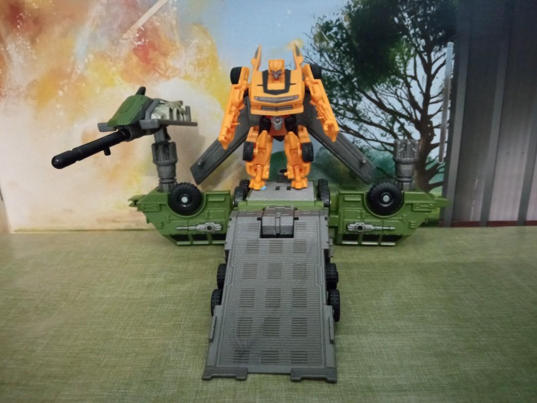 Transformers DOTM Cyberverse Bumblebee Mobile Battle Bunker, Hobbies ...
