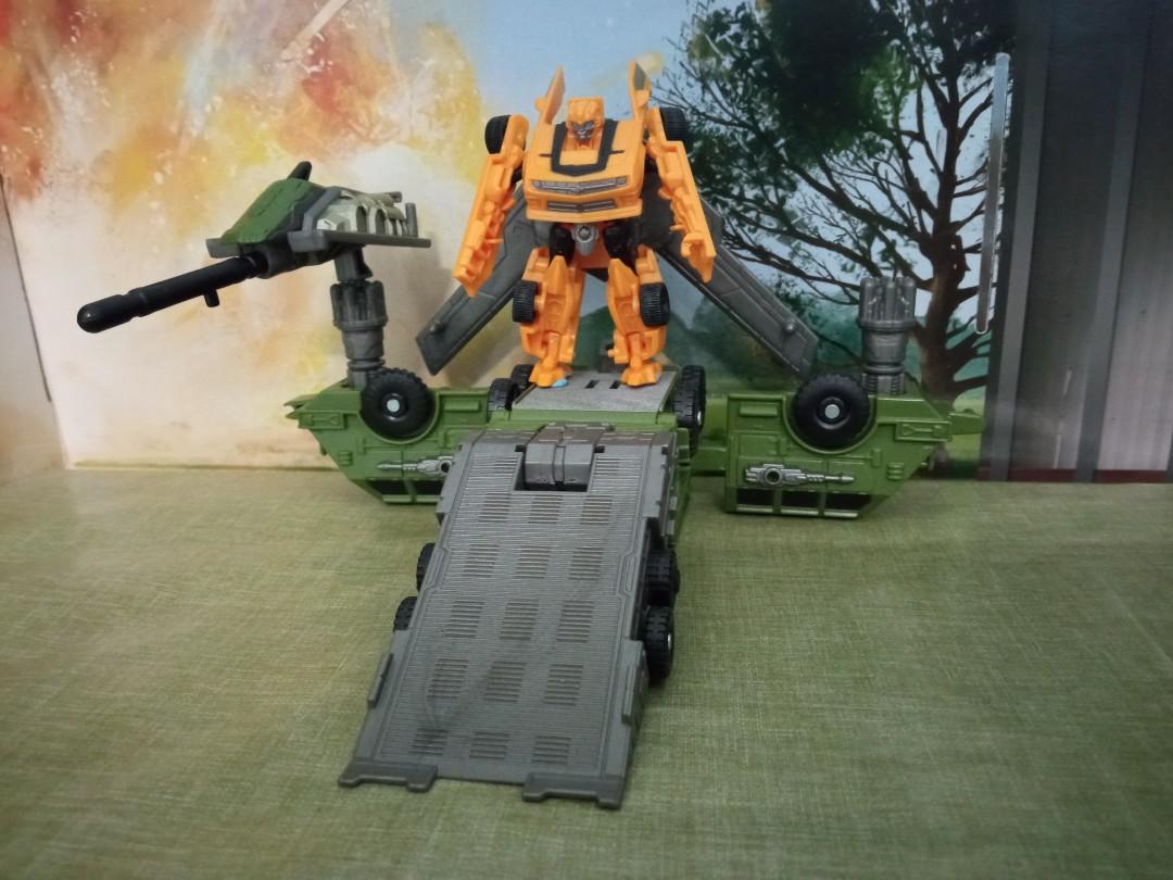 Transformers DOTM Cyberverse Bumblebee Mobile Battle Bunker, Hobbies ...