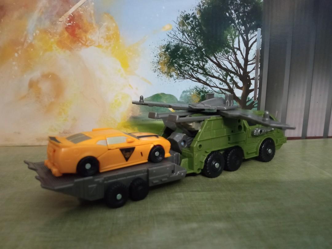 Transformers DOTM Cyberverse Bumblebee Mobile Battle Bunker, Hobbies ...