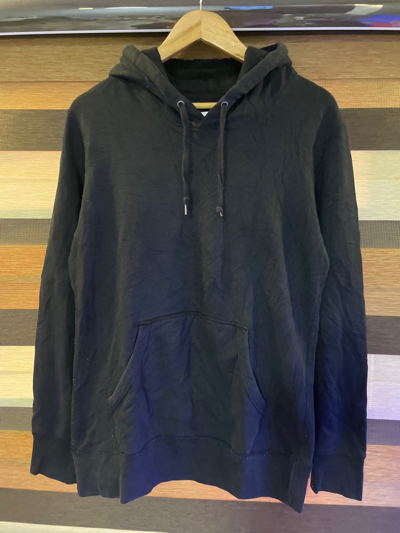 UNIQLO HOODIE, Men's Fashion, Tops & Sets, Hoodies on Carousell