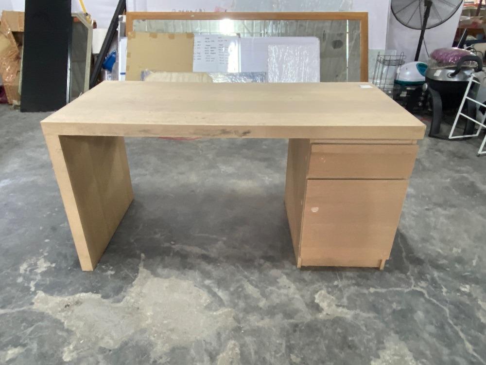 Wooden Office Desk Neutral Colour / Meja Pejabat Kayu Warna Neutral ...