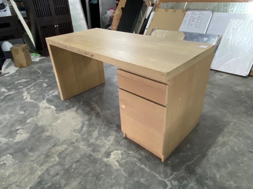 Wooden Office Desk Neutral Colour / Meja Pejabat Kayu Warna Neutral ...