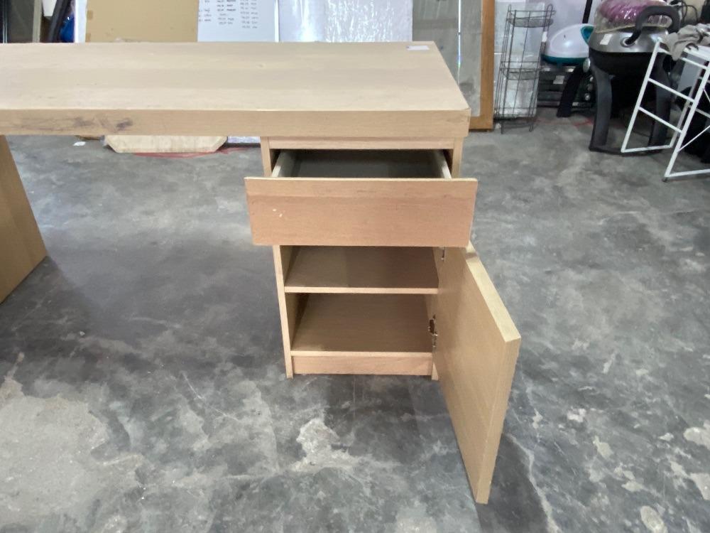 Wooden Office Desk Neutral Colour / Meja Pejabat Kayu Warna Neutral ...