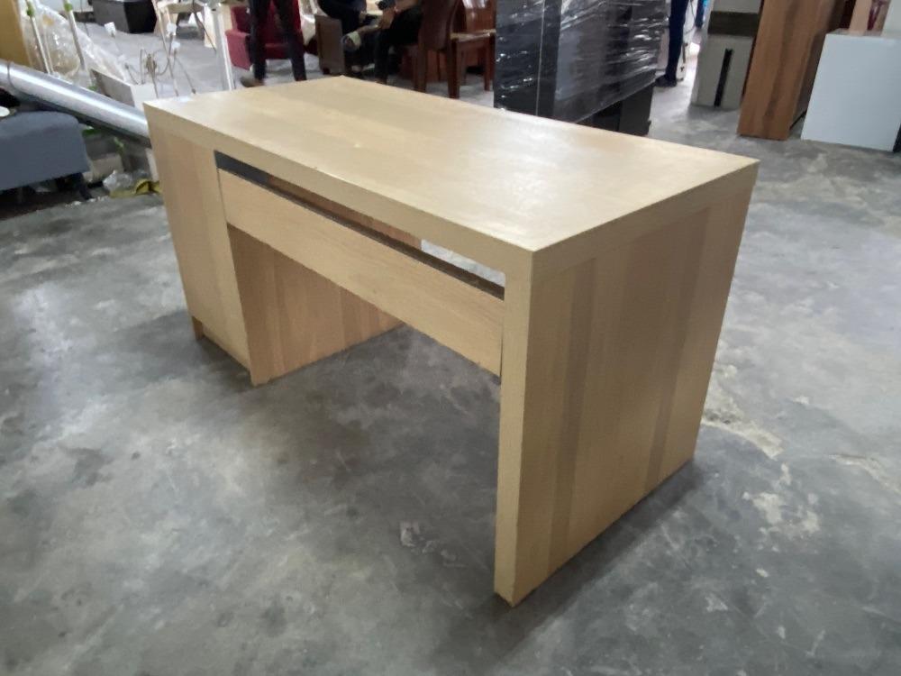 Wooden Office Desk Neutral Colour / Meja Pejabat Kayu Warna Neutral ...