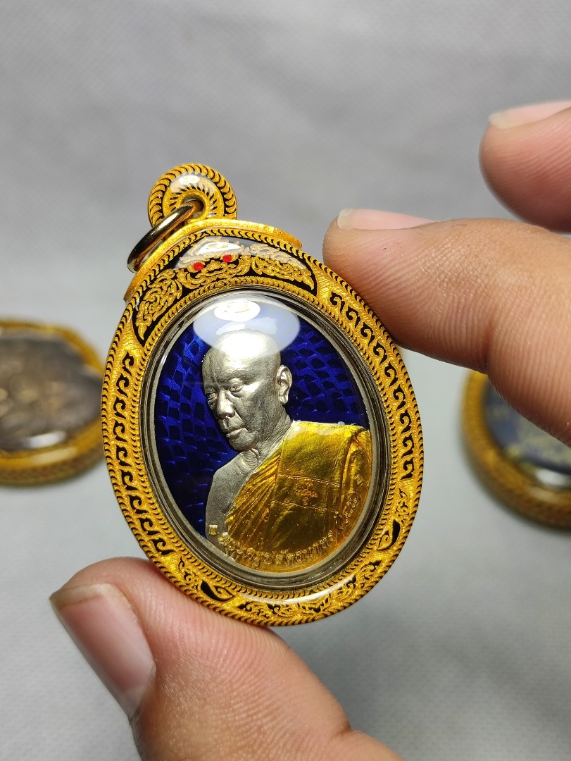 Laser Casing Amulet GOLD, Hobbies & Toys, Memorabilia & Collectibles ...