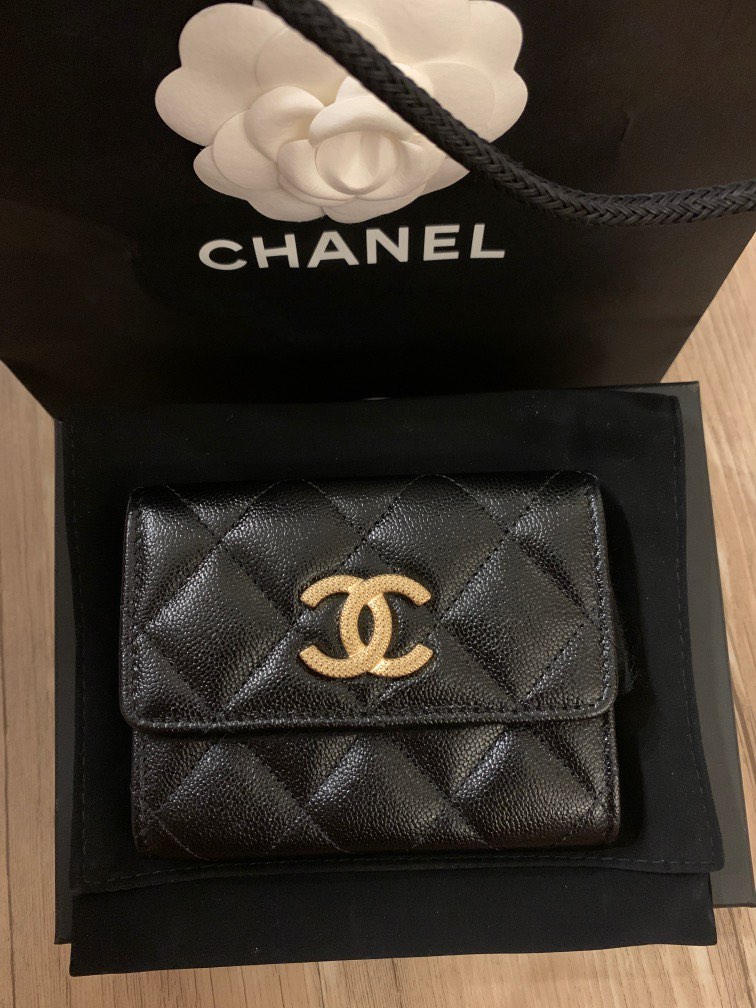 Chanel 22B XL Card Holder, Luxury, Bags & Wallets on Carousell