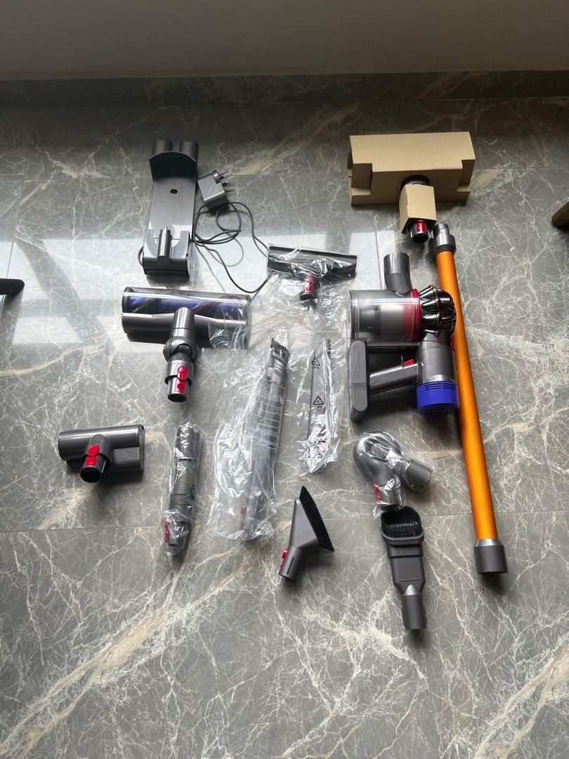 Dyson V8 Absolut+, TV & Home Appliances, Vacuum Cleaner & Housekeeping ...