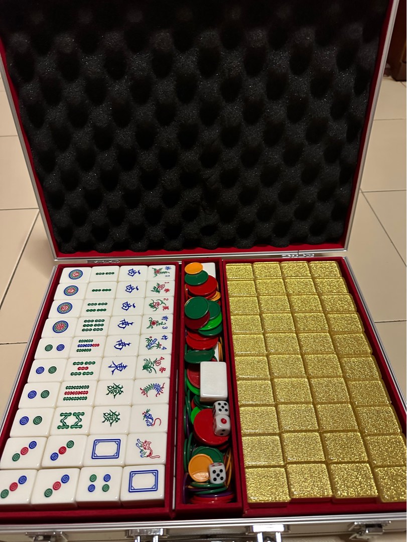 Gold glitter Mahjong Set with carrying hard case, Hobbies & Toys, Toys ...