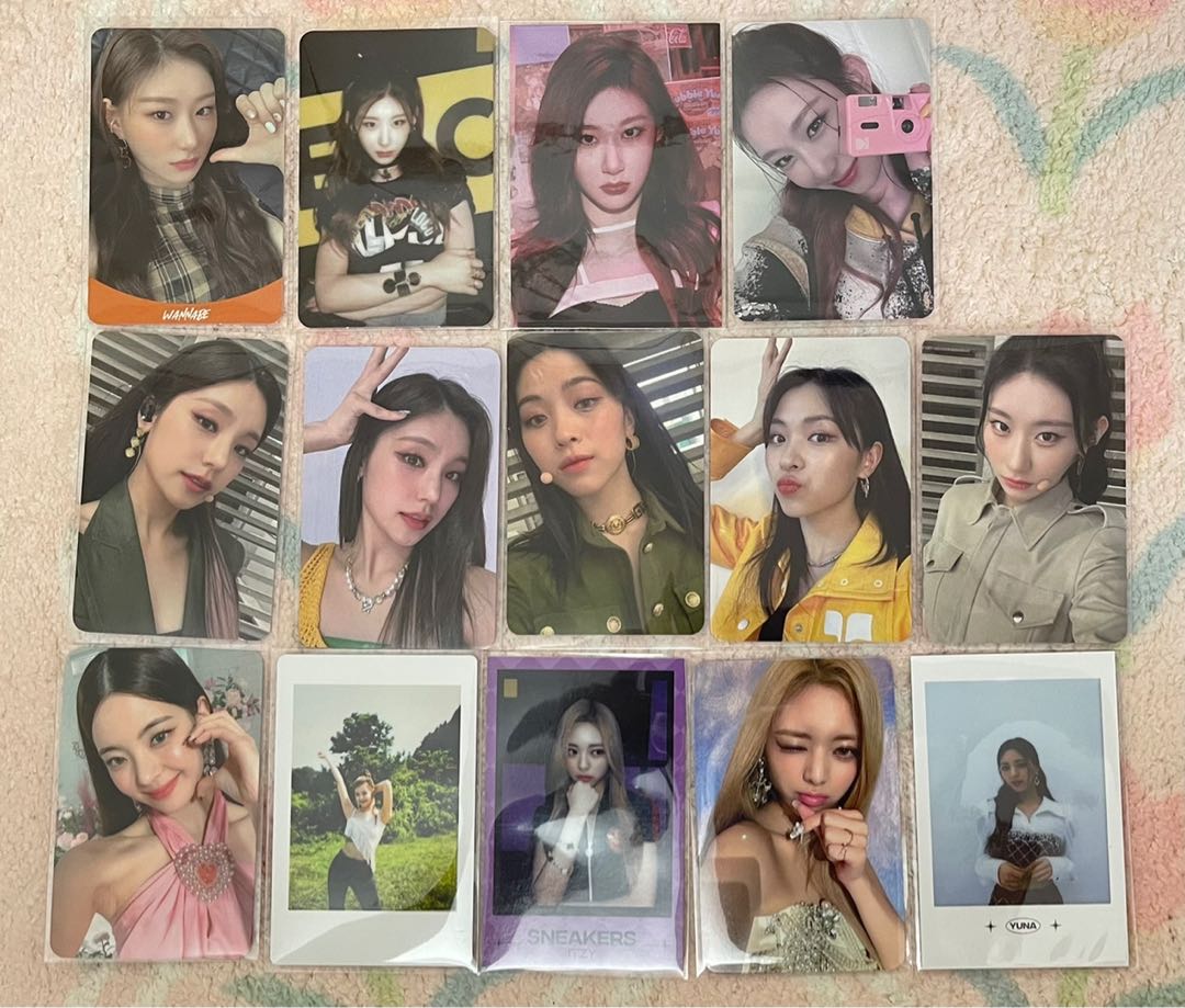 itzy pcs yeji lia ryujin chaeryeong yuna, Hobbies & Toys, Memorabilia & Collectibles, K-Wave on ...