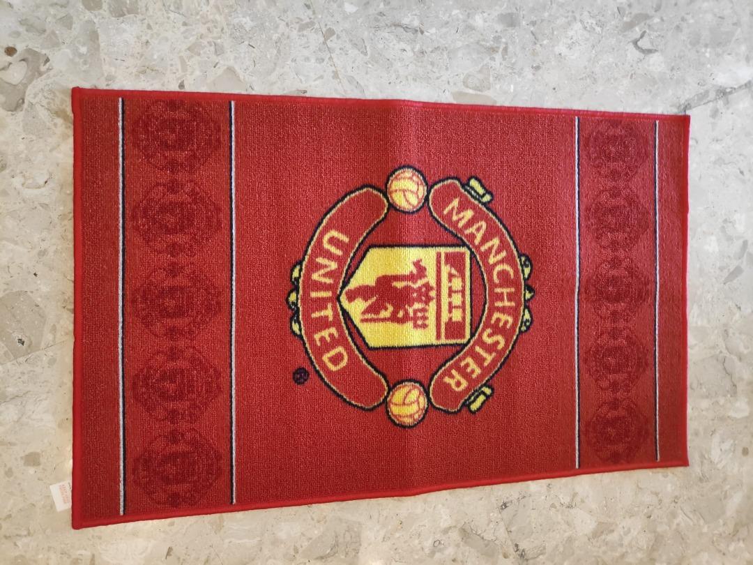 Manchester United floor rug, Furniture & Home Living, Home Decor ...