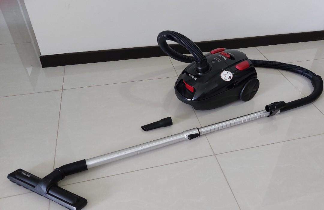 Philips 2000 Watts Vacuum Cleaner, TV & Home Appliances, Vacuum Cleaner ...