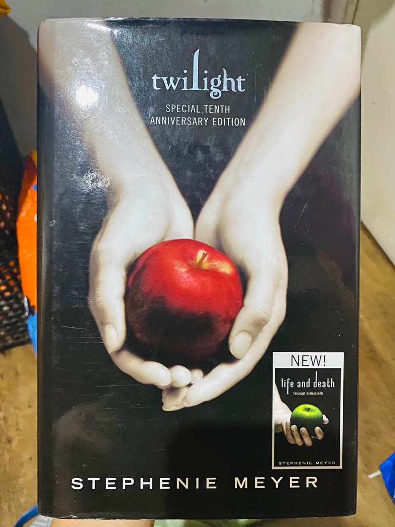 TWILIGHT SPECIAL 10th ANNIV EDITION (HB), Hobbies & Toys, Books ...