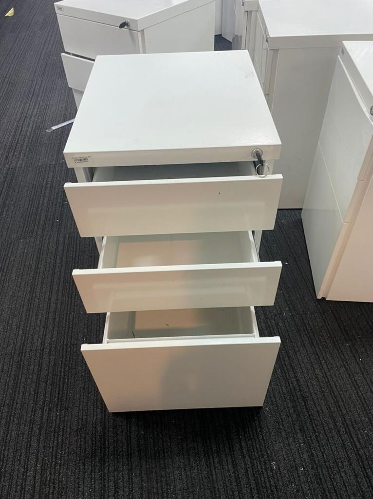 5ft Workstation With Plug Point Partition And Drawer, Furniture & Home ...