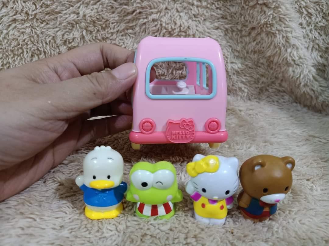 AUTHENTIC SANRIO HELLO KITTY AND FRIENDS / SCHOOL BUS PLAY SET (5 pcs ...