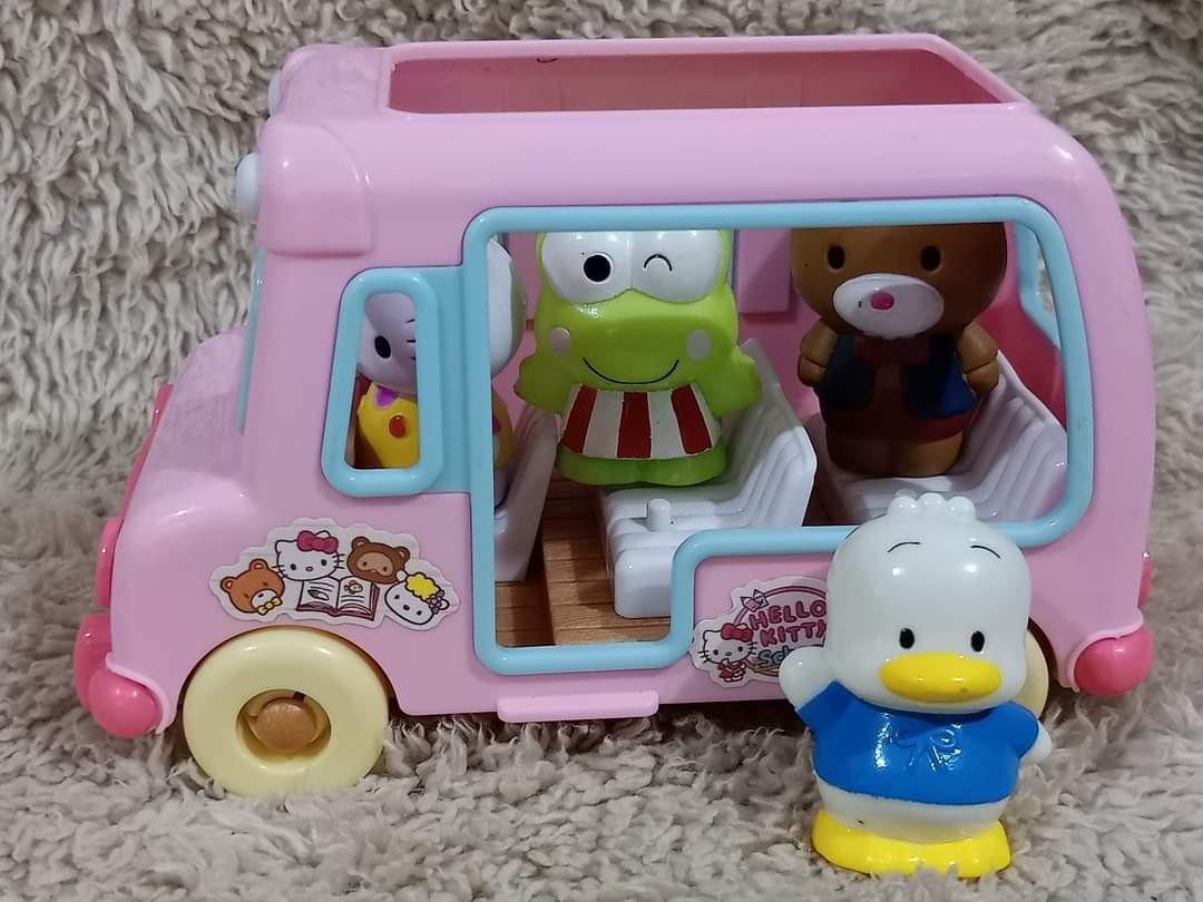 AUTHENTIC SANRIO HELLO KITTY AND FRIENDS / SCHOOL BUS PLAY SET (5 pcs ...