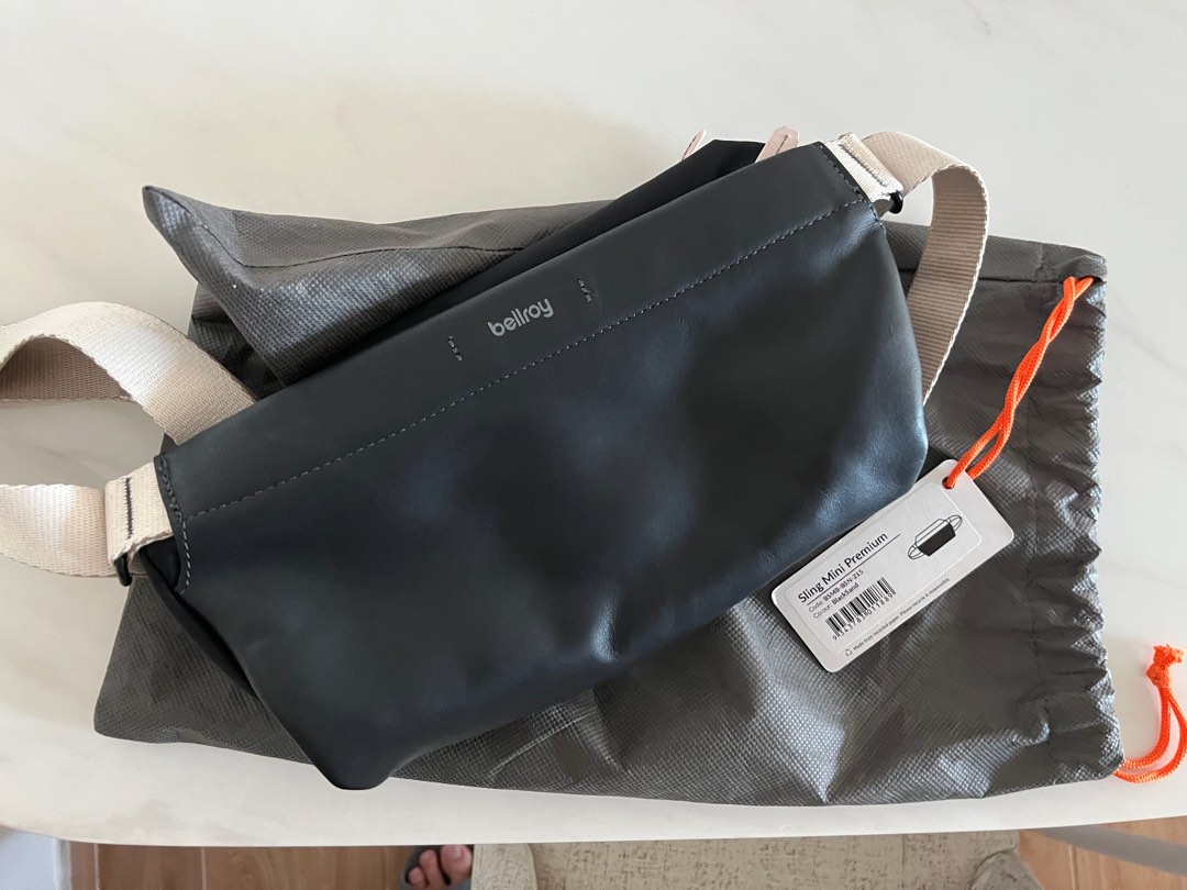 Bellroy sling mini premium black, 名牌, 手袋及銀包 - Carousell