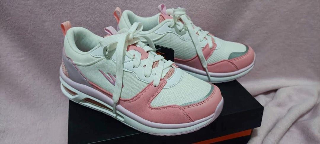 BRAND NEW WORLD BALANCE JOLT TRAINER, Women's Fashion, Footwear ...