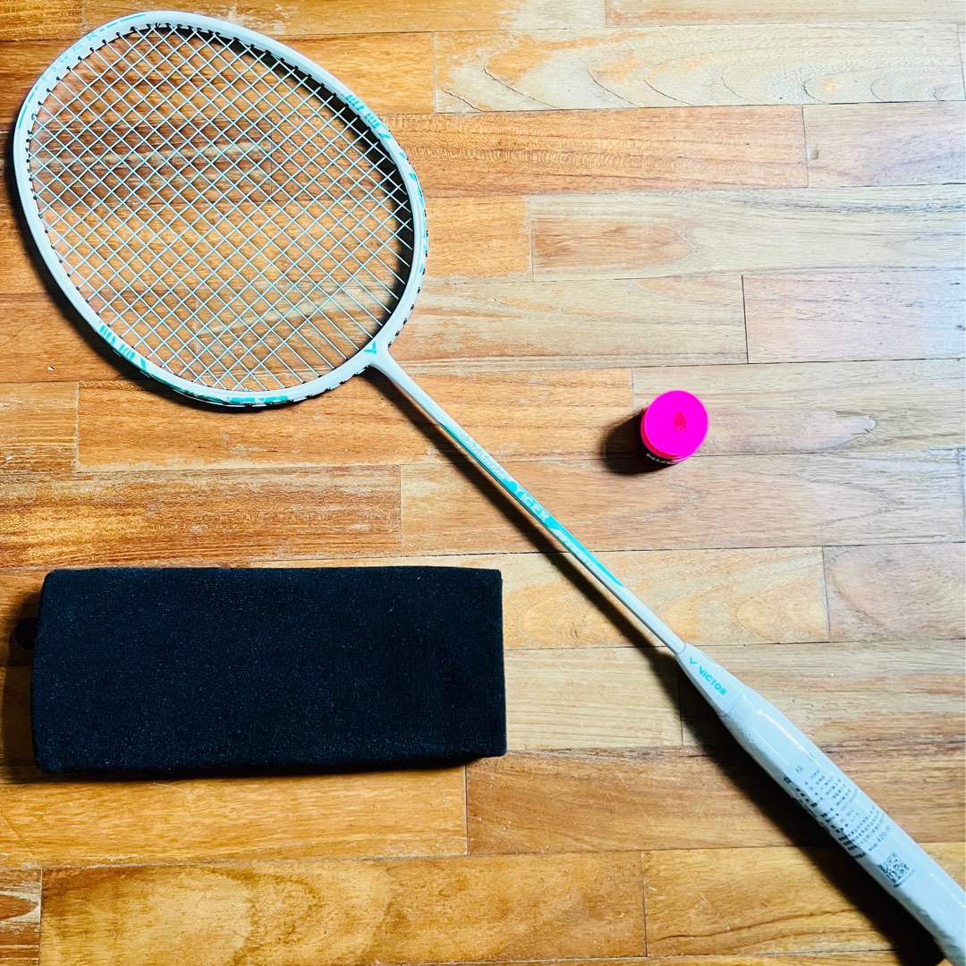 [Bundle] Brand New Victor Thruster Tiger Badminton Racket strung with ...