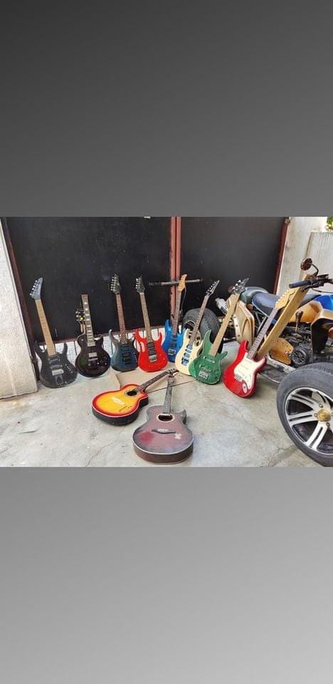 Buying Old/Junk guitars / instruments, Hobbies & Toys, Music & Media ...