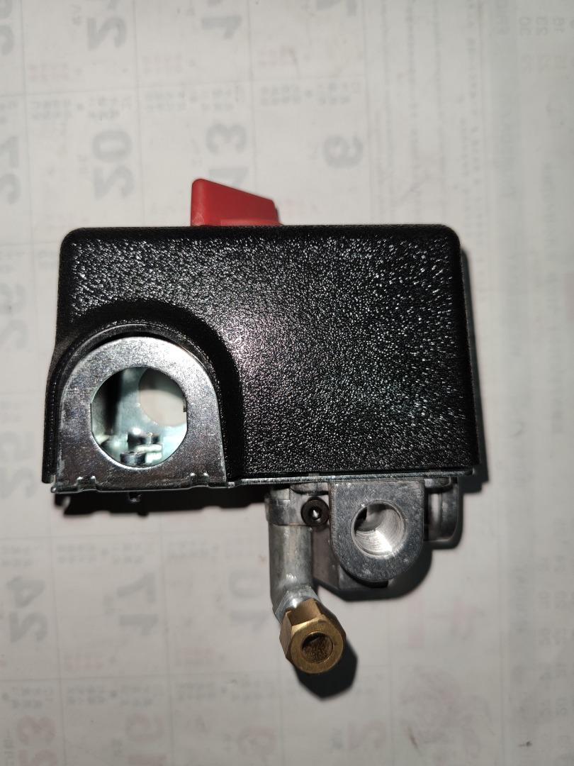 CONDOR USA, INC Pressure Switch: 1/4 in FNPT/(4) Port, 100/125 psi, 25 ...