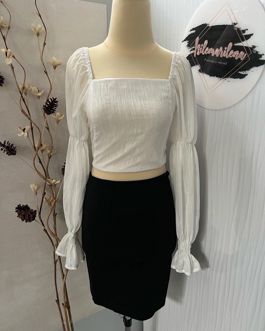 Gianna white top oudre, Fesyen Wanita, Pakaian Wanita, Atasan di Carousell