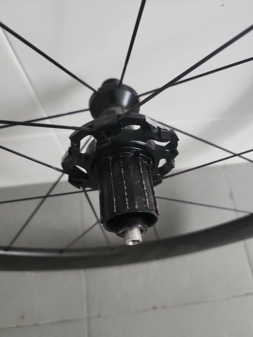 Giveaway broken carbon wheel, Sports Equipment, Bicycles & Parts, Parts ...