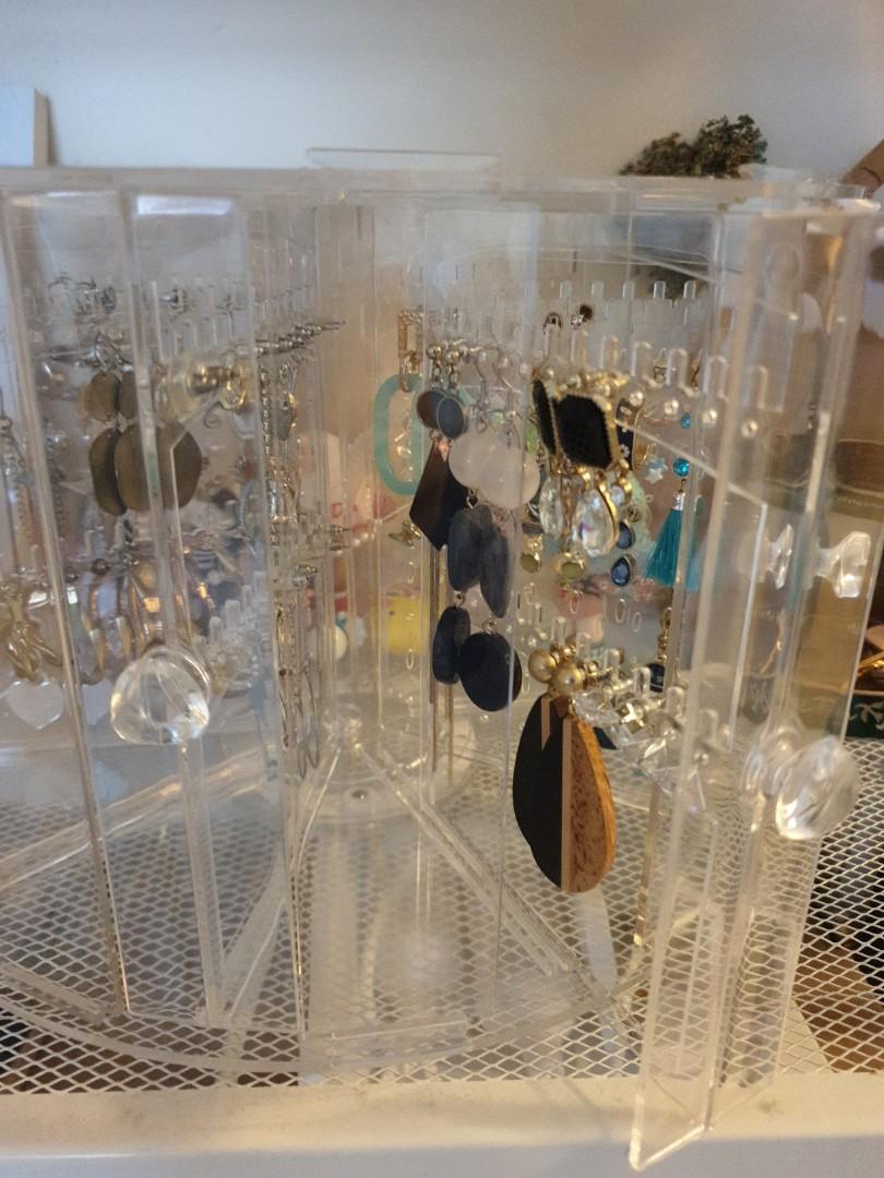 Jewellery Carousel Display, Women's Fashion, Jewelry & Organisers ...