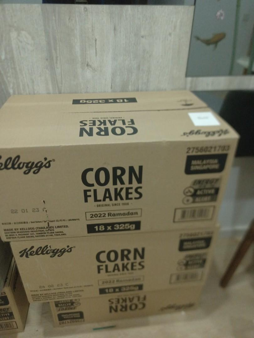 Kellogg 's cornflakes a big box, Food & Drinks, Packaged & Instant Food ...