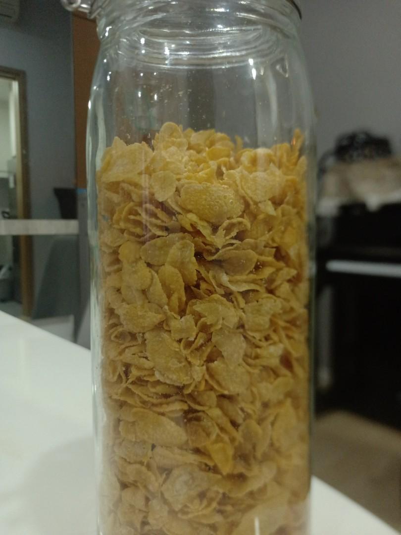 Kellogg 's cornflakes a big box, Food & Drinks, Packaged & Instant Food ...