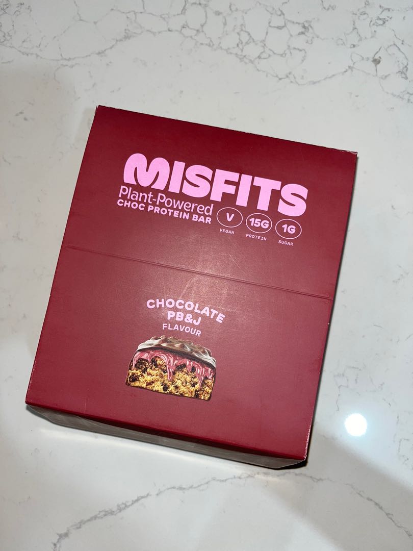 Misfits Protein Bar Peanut butter & jelly flavour, Food & Drinks ...