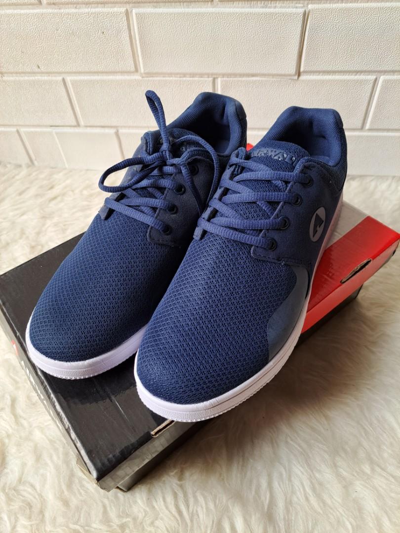 Sepatu Air Walk, Fesyen Pria, Sepatu , Sneakers di Carousell