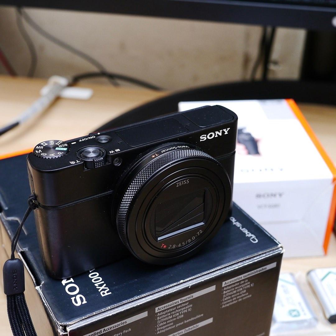 Sony RX100M6 (RX100VI) Full Set, Photography, Cameras on Carousell