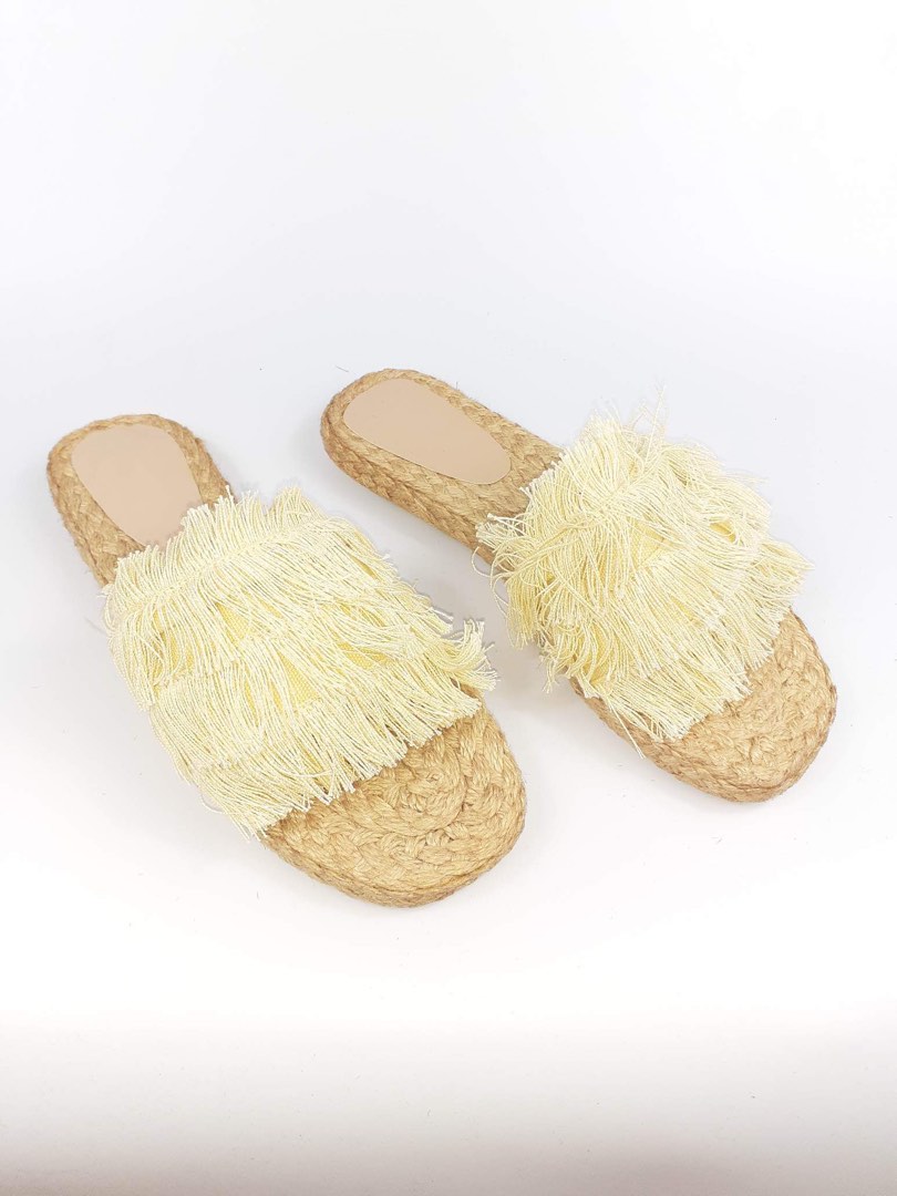 Abaka, Women's Fashion, Footwear, Slippers and slides on Carousell