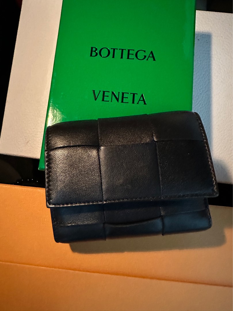 Bottega wallet women, Luxury, Bags & Wallets on Carousell