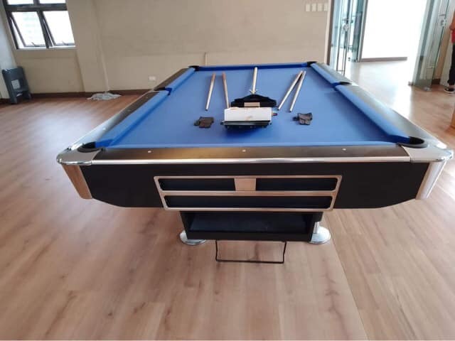 BRANDNEW BRUNSWICK BILLIARD TABLE WITH COMPLETE ACCESSORIES, Sports ...
