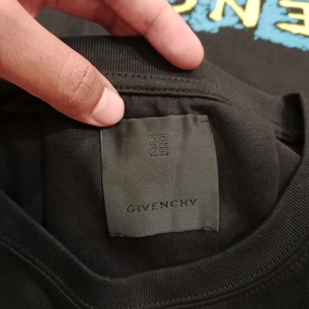 Givenchy tee, Fesyen Pria, Pakaian , Atasan di Carousell