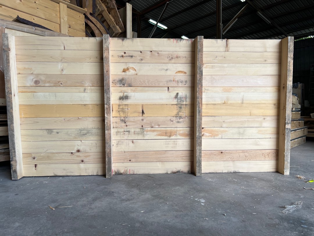 Platform lantai kayu pine terpakai, Furniture & Home Living, Outdoor ...