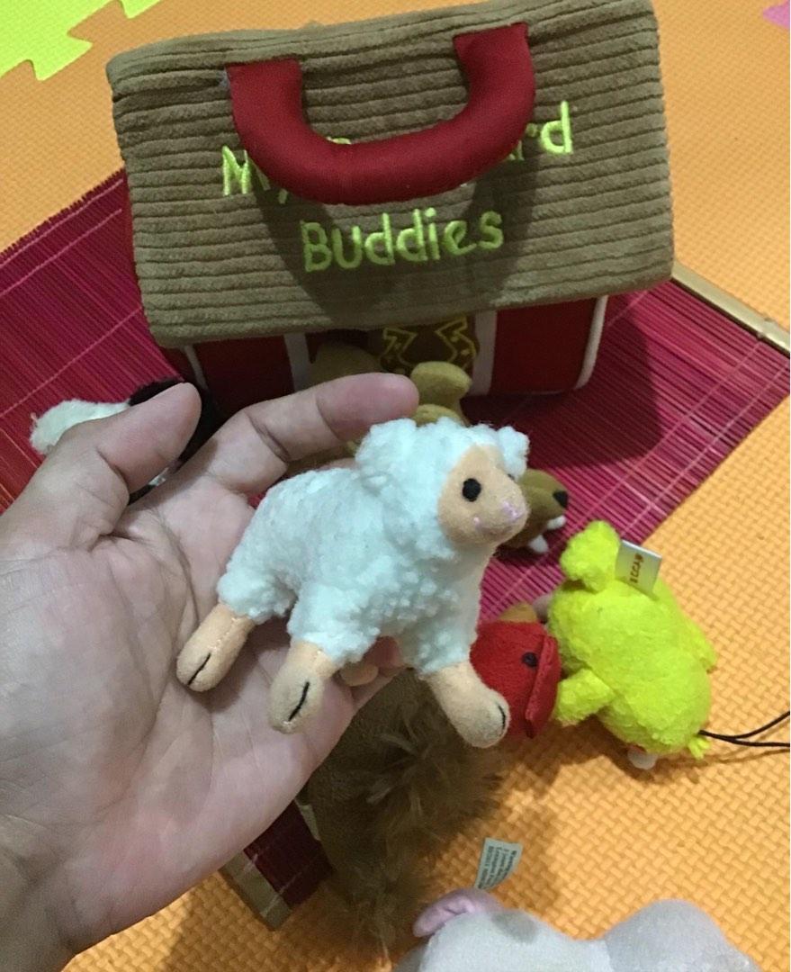 PLUSH MY BARNYARD BUDDIES (Barn house with 7 animals), Hobbies & Toys ...