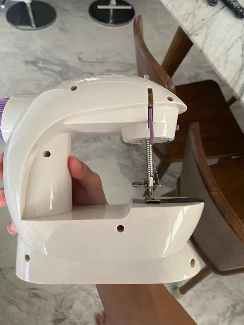 Single tread sewing machine, Hobbies & Toys, Stationery & Craft, Art ...