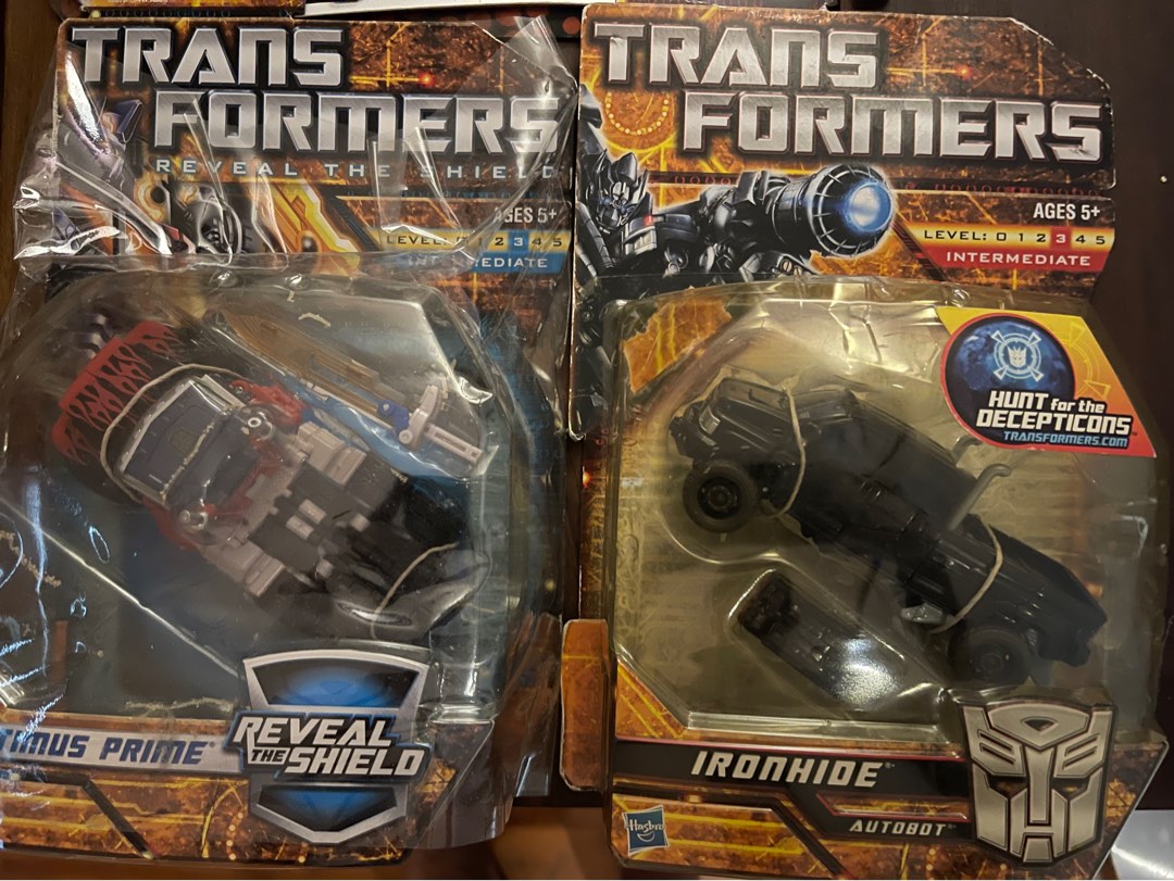 Transformers Reveal the Shield Optimus Prime + Hunt for Decepticons ...