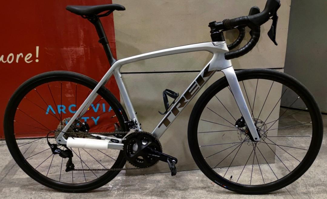 Trek Emonda SL5 Disc almost new Full Carbon Roadbike with Shimano 105 ...
