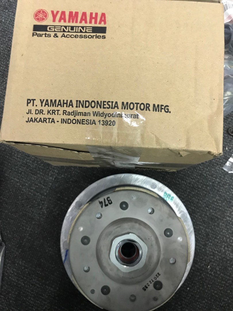 Yamaha Xmax rear pulley set 100% original, Motorcycles, Motorcycle ...