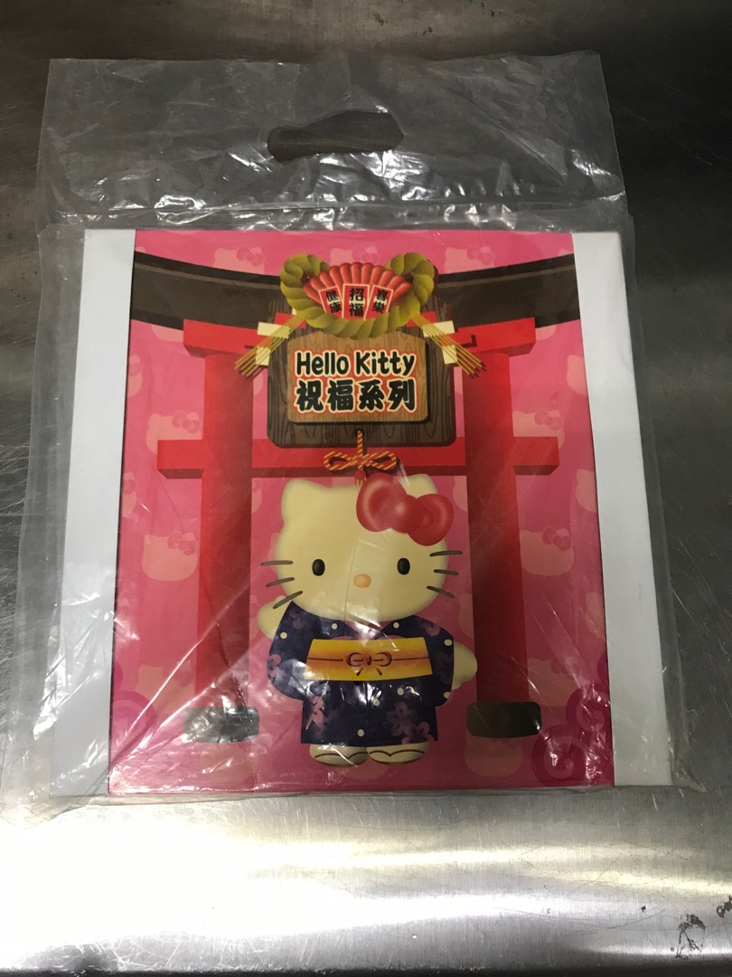 香港 711 hello kitty 祝福系列 吊飾+桌立式展示盒 整組, 家具及居家用品, 戶外家具在旋轉拍賣
