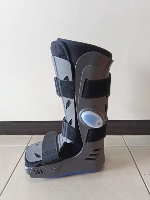 Aircast boot, Air boot with air pump., Health & Nutrition, Assistive ...