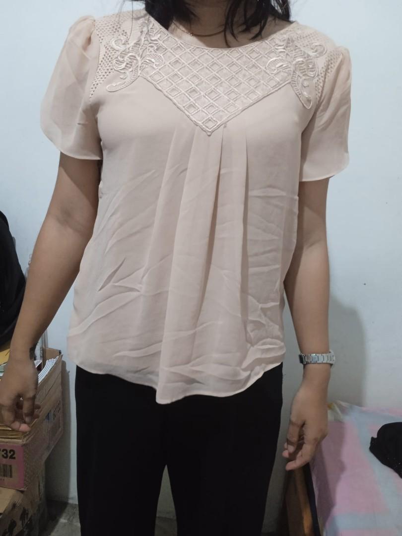 Atasan Sifon, Fesyen Wanita, Pakaian Wanita, Atasan di Carousell
