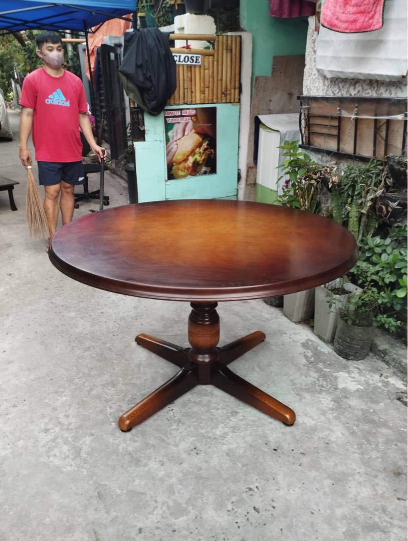 Classic Round Dining Table, 4 to 6 Seaters, Furniture & Home Living ...