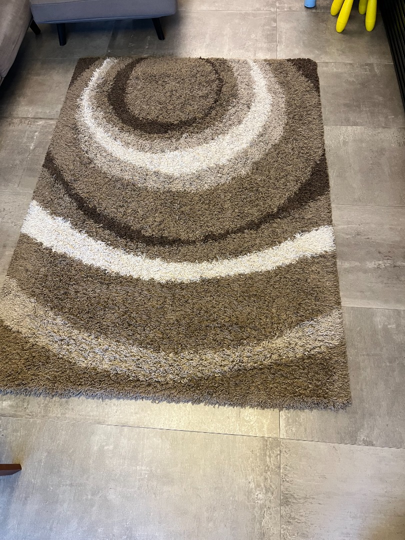 Modern Design - Concentric circle design carpet - 2.3m x 1.64m ...