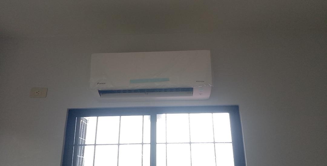 Daikin Split Type Wall Mounted Full Dc-Streamer Technology on Carousell