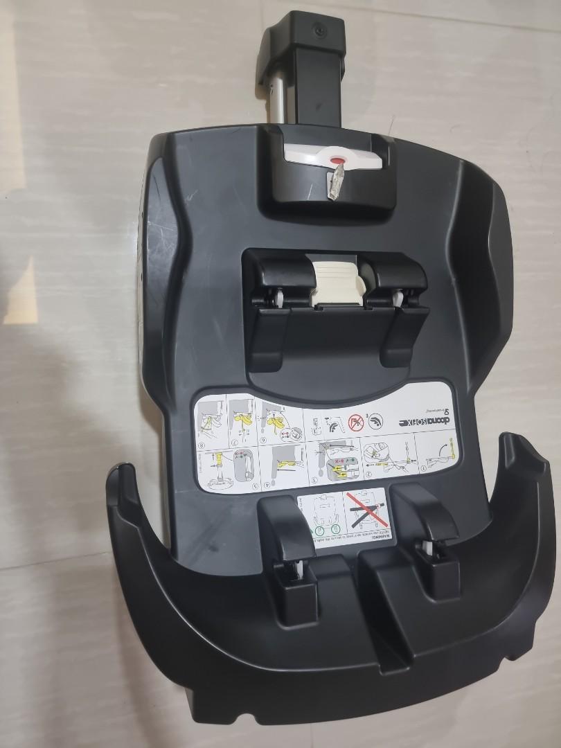 DOONA carseat scroller with ISO Fix.. easy click, Babies & Kids, Going ...