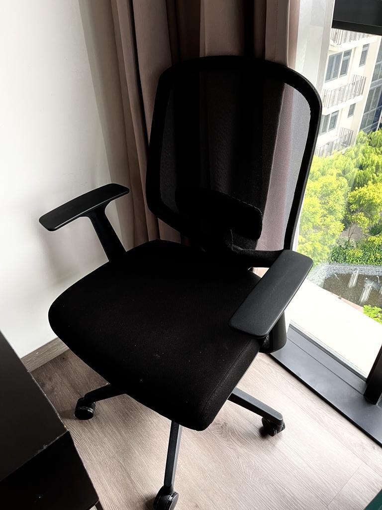 Good and still new computer Chair, Furniture & Home Living, Furniture ...